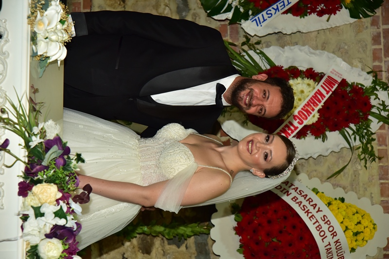 Parıl Erdem-Ergin Belli : Şık Bir Düğünle Dünyaevine Girdiler | KLASS Magazin